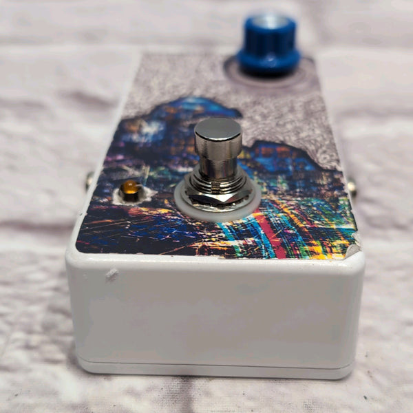 WRAA Glitchwave - Analog Monophonic PLL Synth Fuzz Pedal - Evolution Music