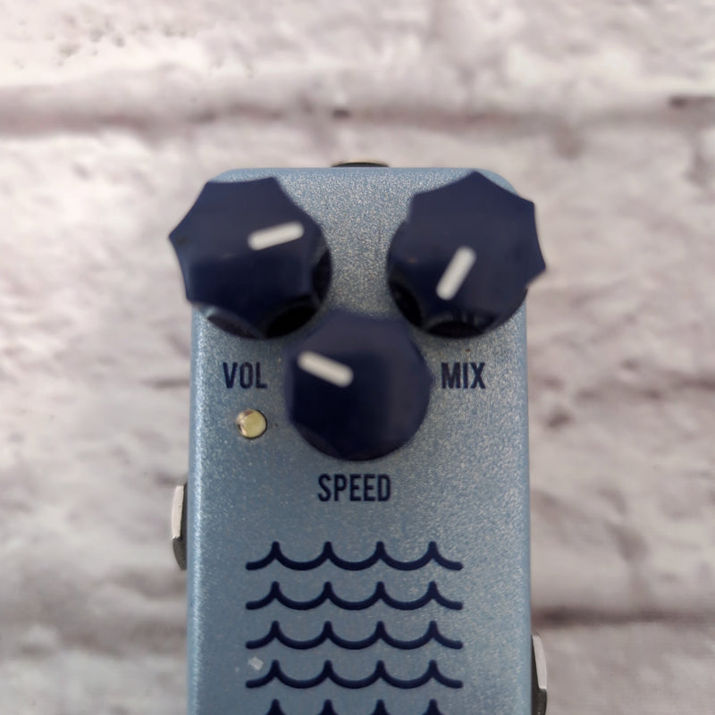 JHS Tidewater Tremolo V1 Modulation Pedal - Evolution Music