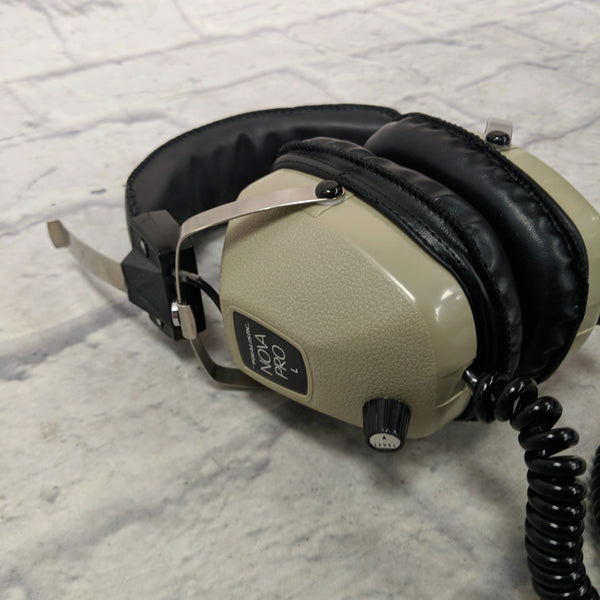 Realistic Nova Pro Stereo Headphones - Evolution Music