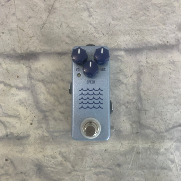 JHS Tidewater Tremolo V2 (Preamp) Modulation Pedal - Evolution Music