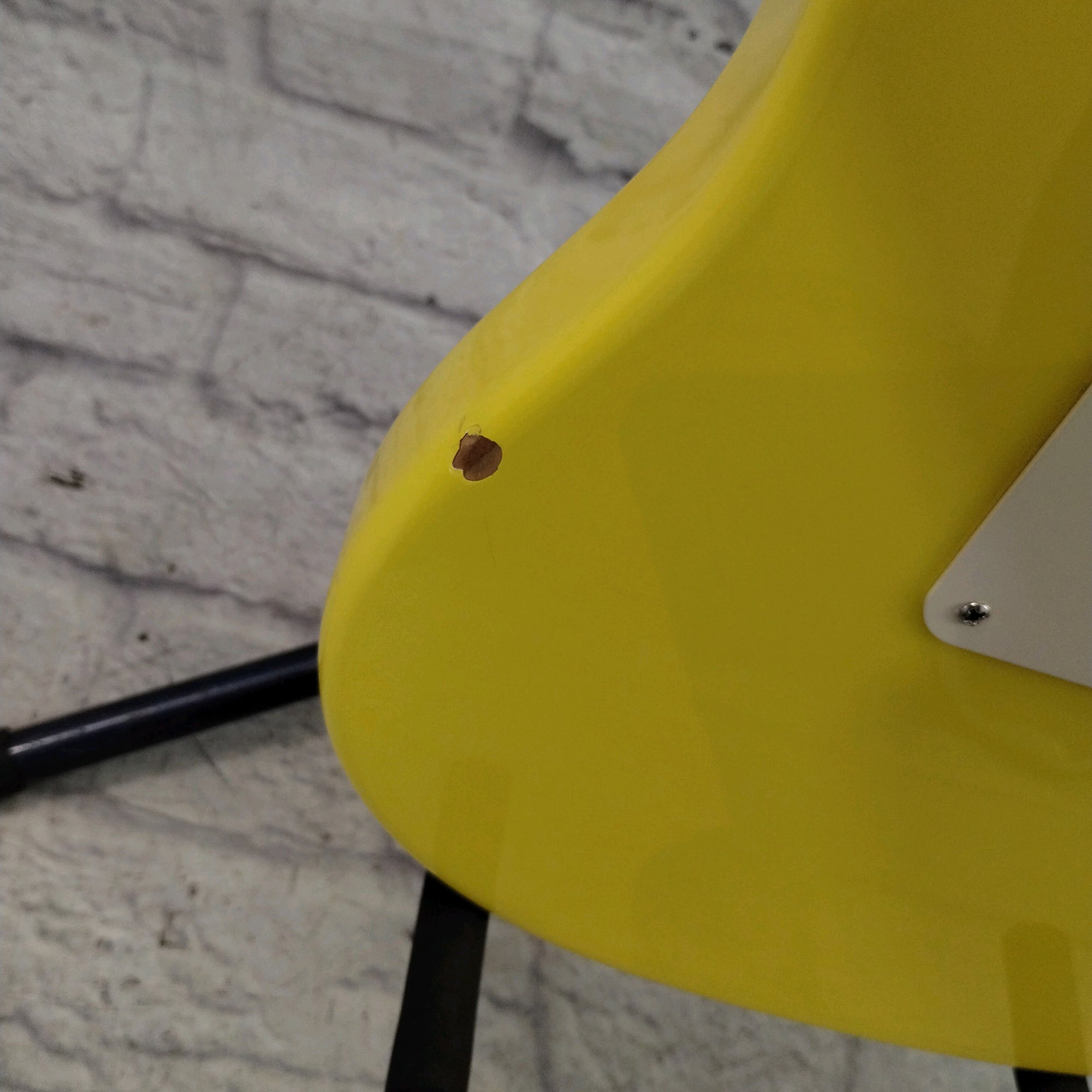 Fender MIM Cyclone Electric Guitar Graffiti Yellow - Evolution Music