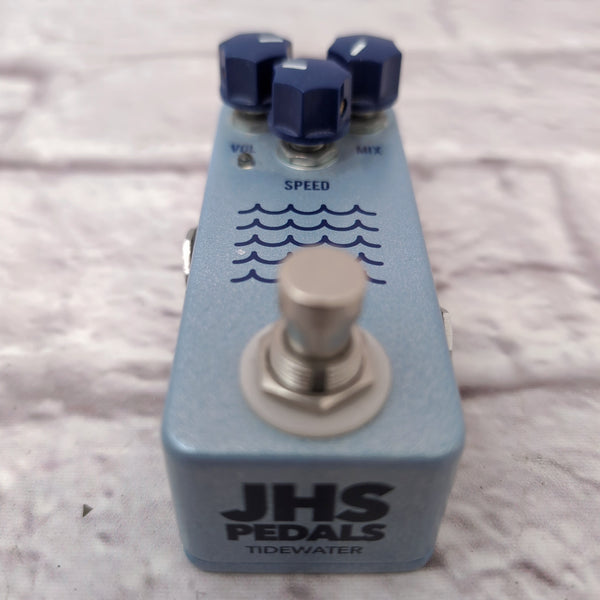 JHS Tidewater Tremolo V1 Modulation Pedal - Evolution Music