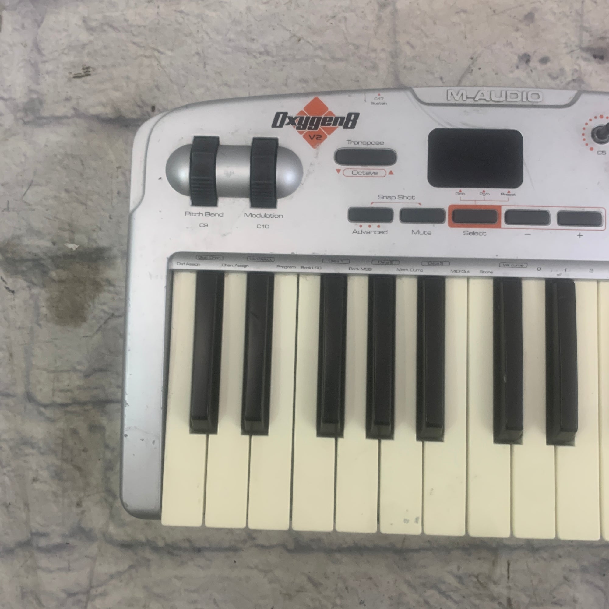 M-Audio Oxygen 8 V2 25-Key Controller - Evolution Music