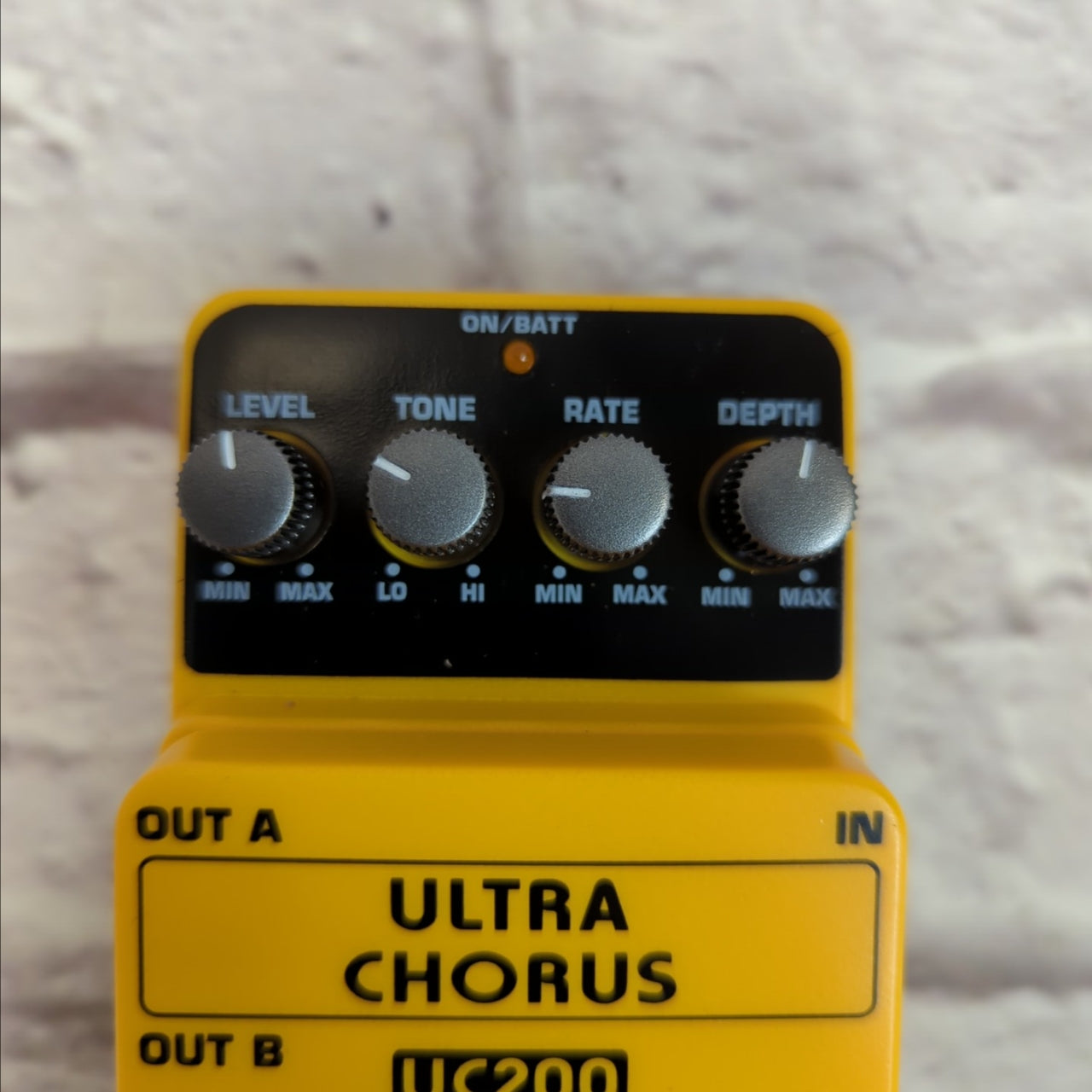 Behringer UC200 Ultra Chorus Pedal - Evolution Music