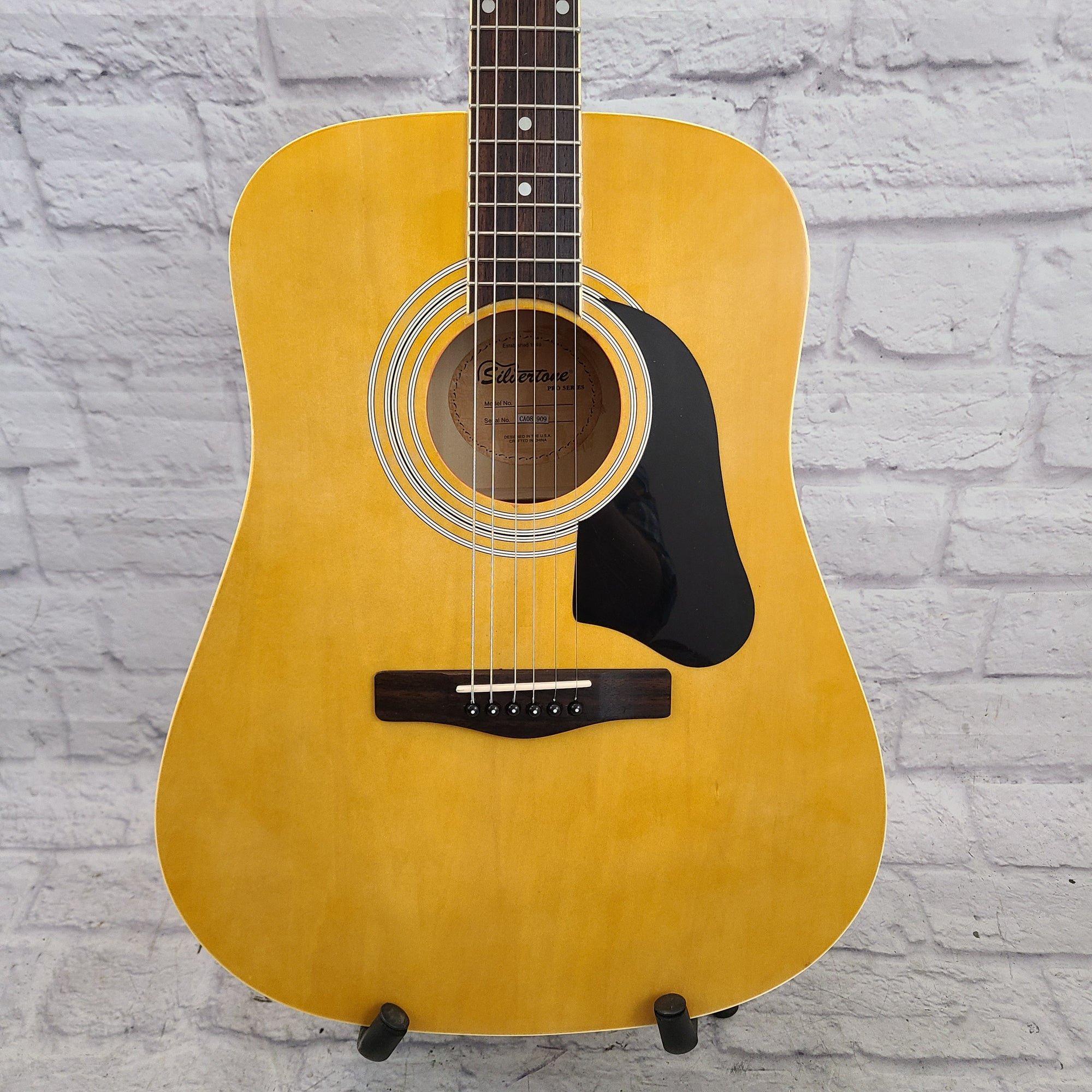 Silvertone 633 Acoustic Guitar W/ Gig Bag - Evolution Music