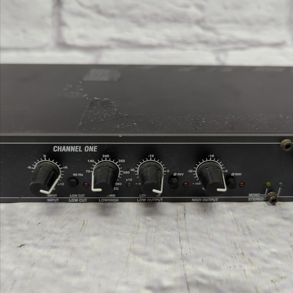 dbx 223 Stereo 2-Way/Mono 3-Way Crossover Rack Unit - Evolution Music