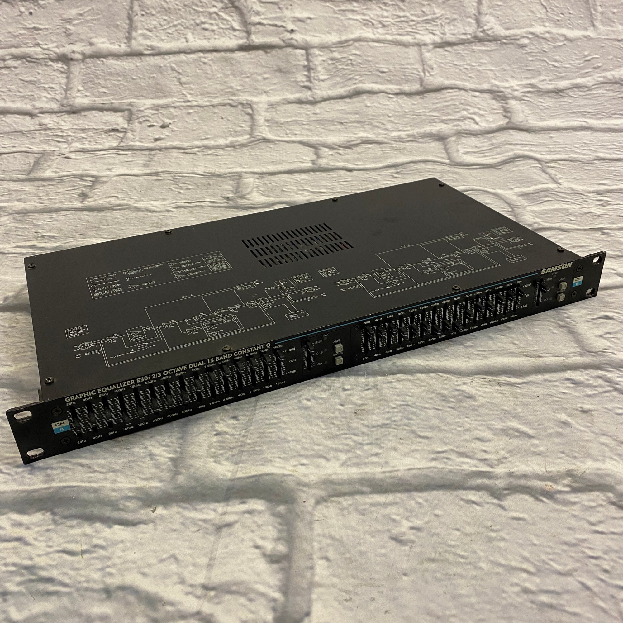 Samson E30 2/3 Octave Dual 15 Band Graphic Equalizer - Evolution Music