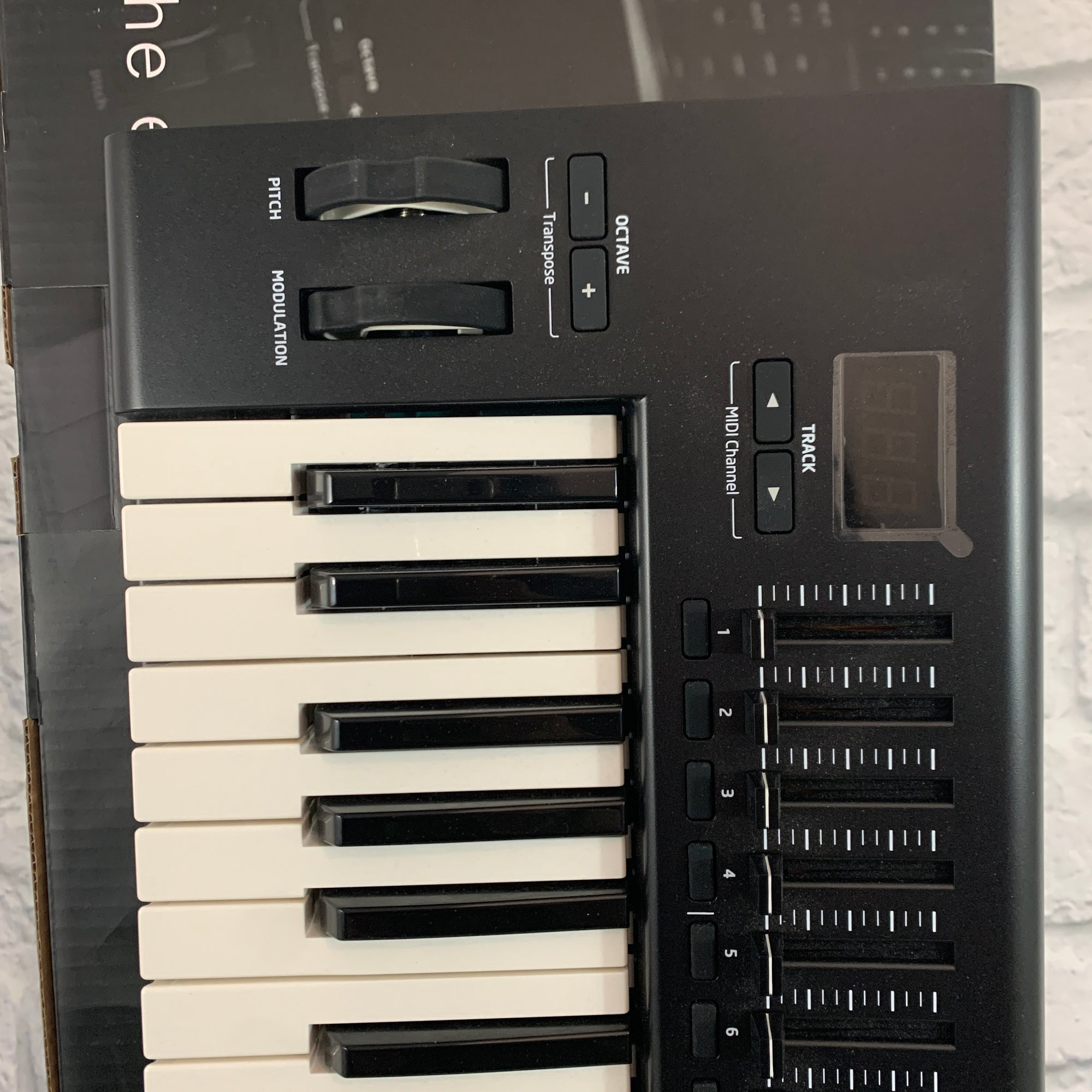 Novation LaunchKey 61 mk2 Controller - Evolution Music