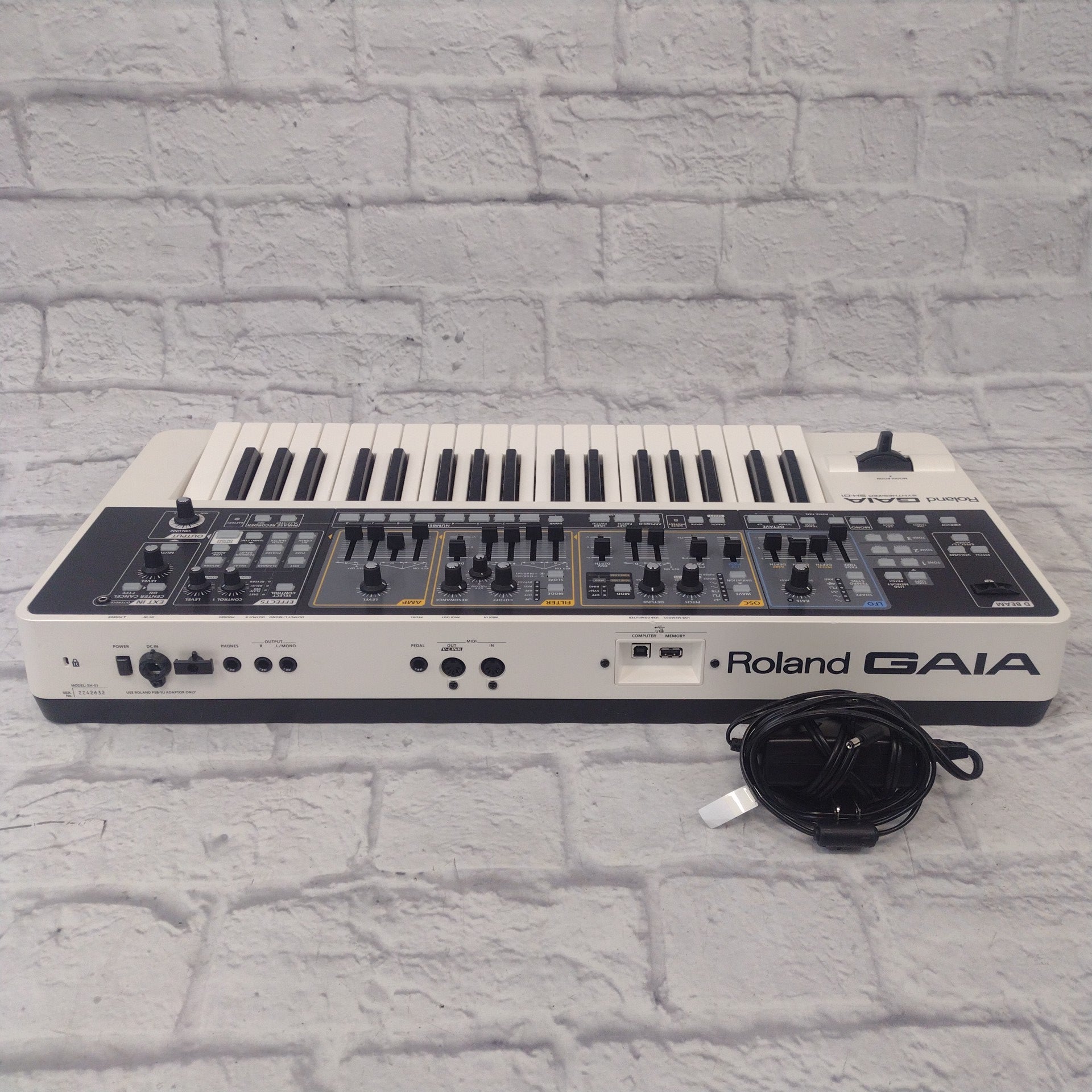 Roland SH-01 Gaia 37-Key Digital Synthesizer - Evolution Music