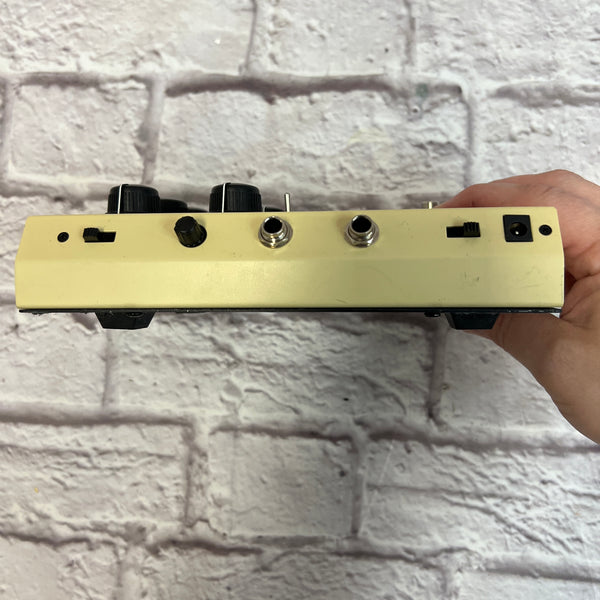 Behringer VT999 Vintage Tubes Overdrive Pedal - Evolution Music