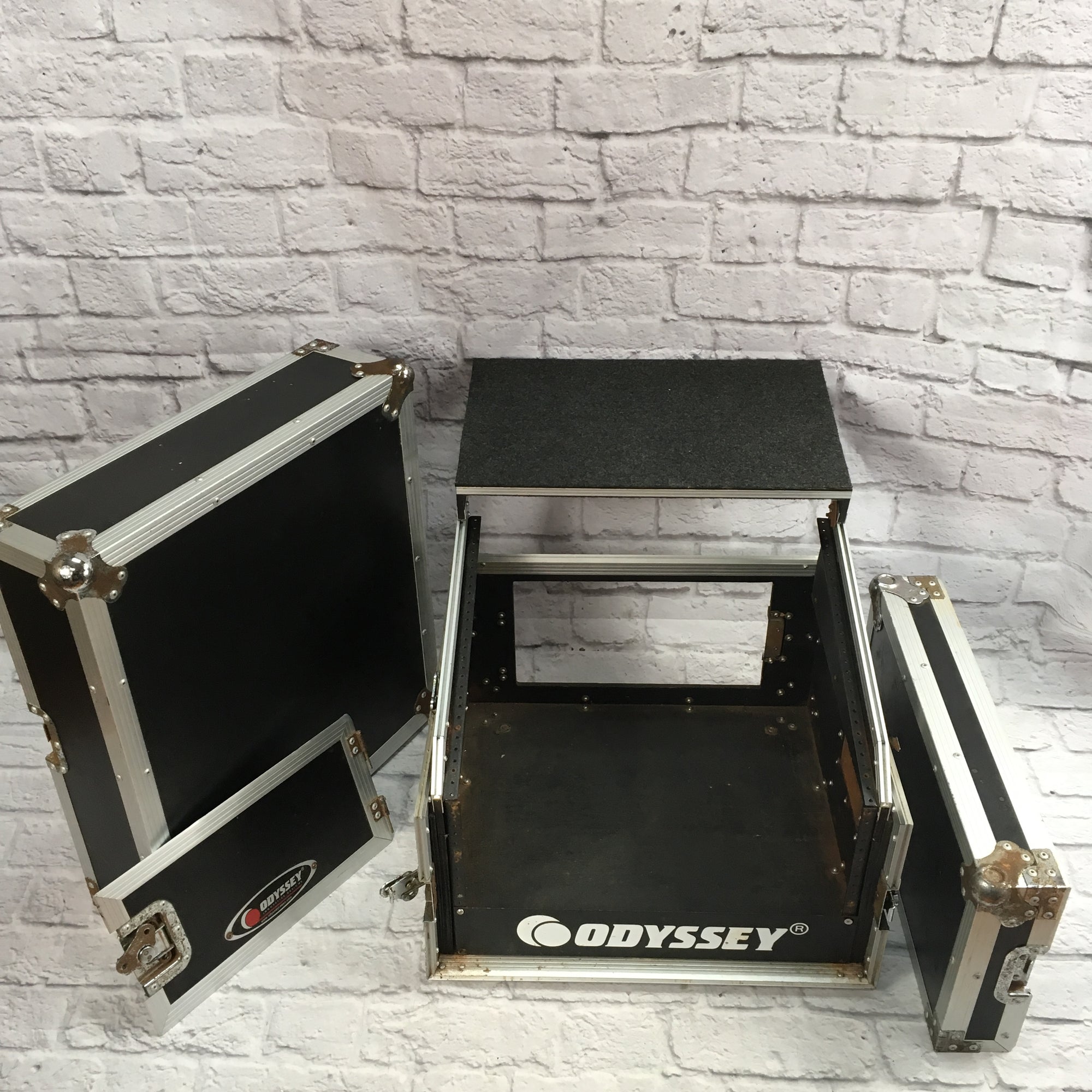 Odyssey Slant Mixer Rack with 6U Front Rack - Evolution Music