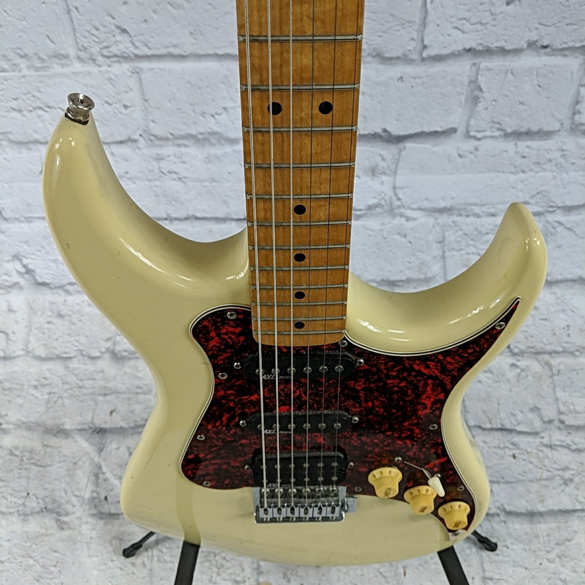 AXL Strat Style Cream HSS Electric Guitar - Evolution Music