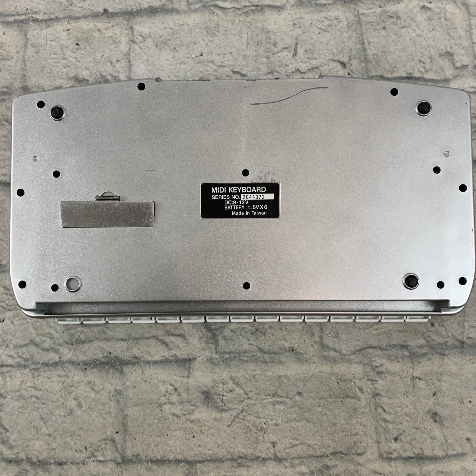 Midiman Oxygen 8 Midi Keyboard - Evolution Music