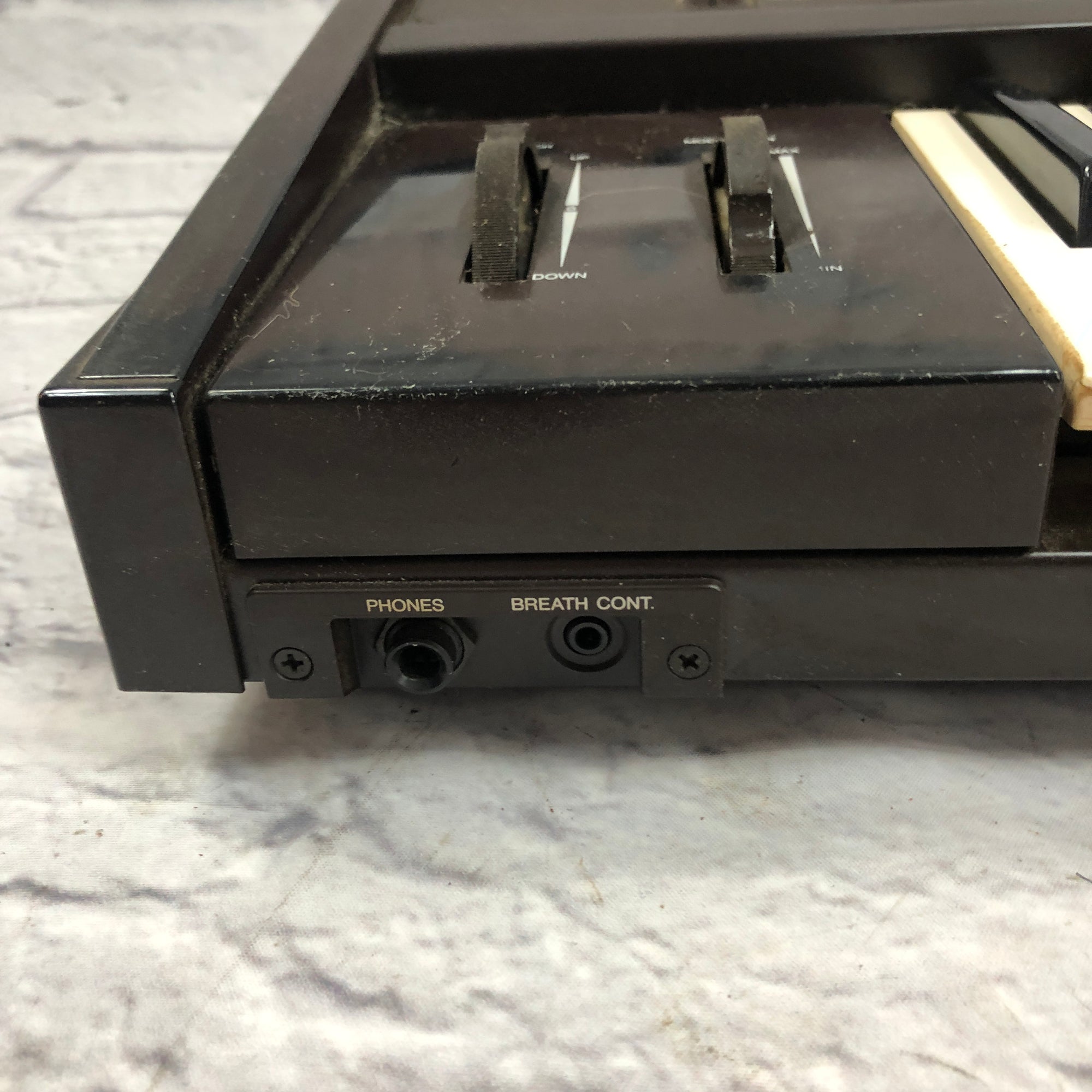 Vintage Yamaha DX7 Digital FM Synthesizer - Evolution Music