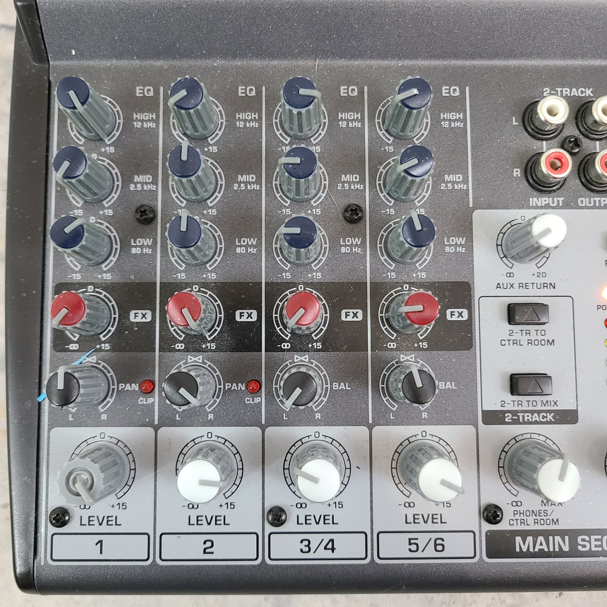 Behringer Xenyx 802 Mixer - Evolution Music