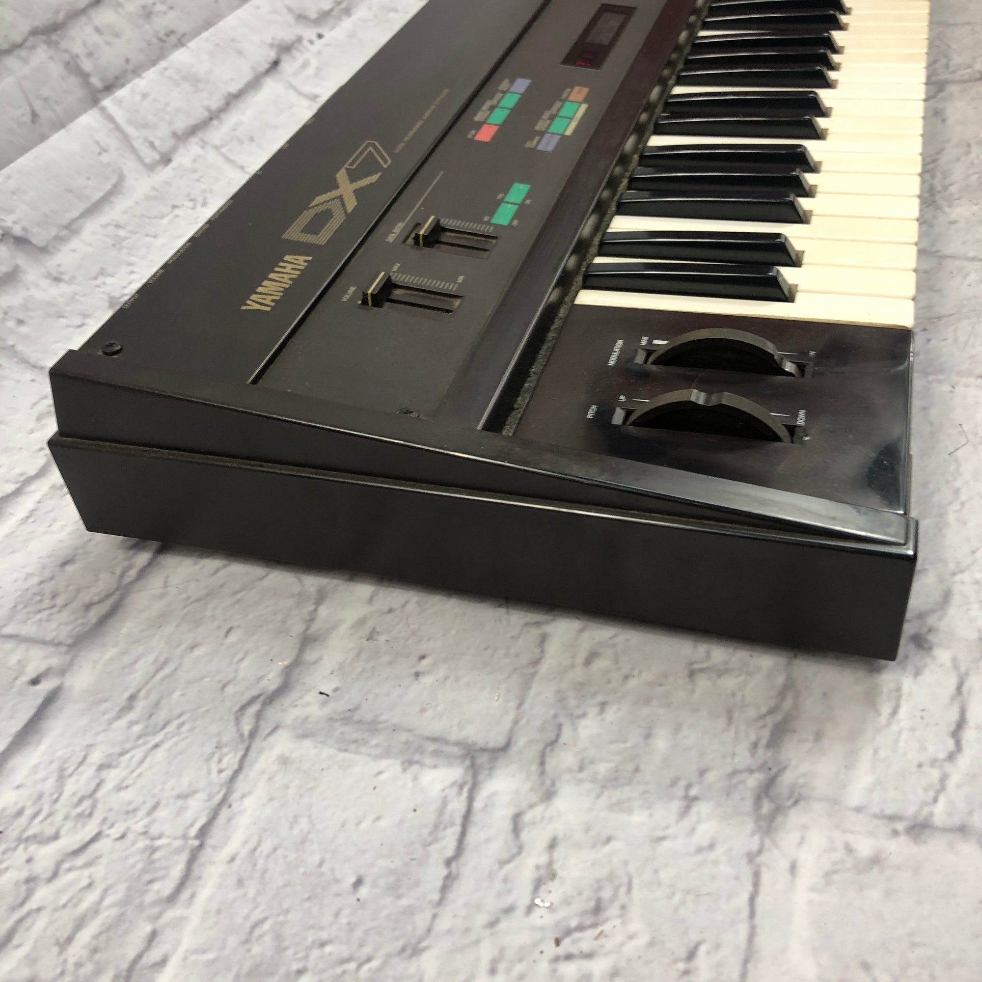 Vintage Yamaha DX7 Digital FM Synthesizer - Evolution Music
