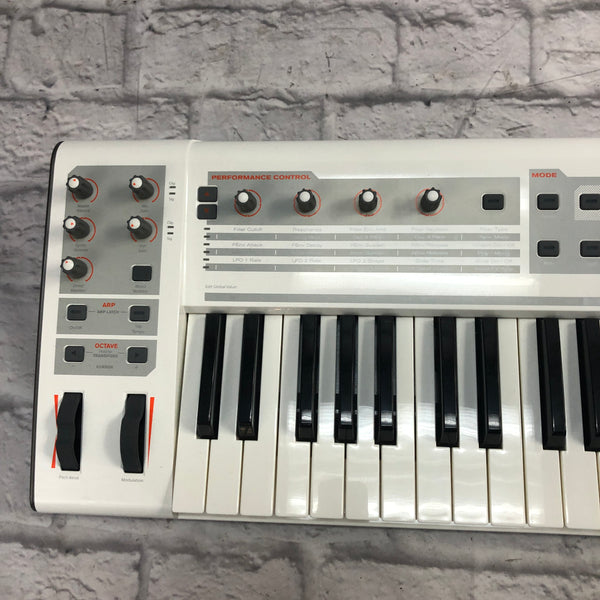 M Audio Venom Synthesizer - Evolution Music