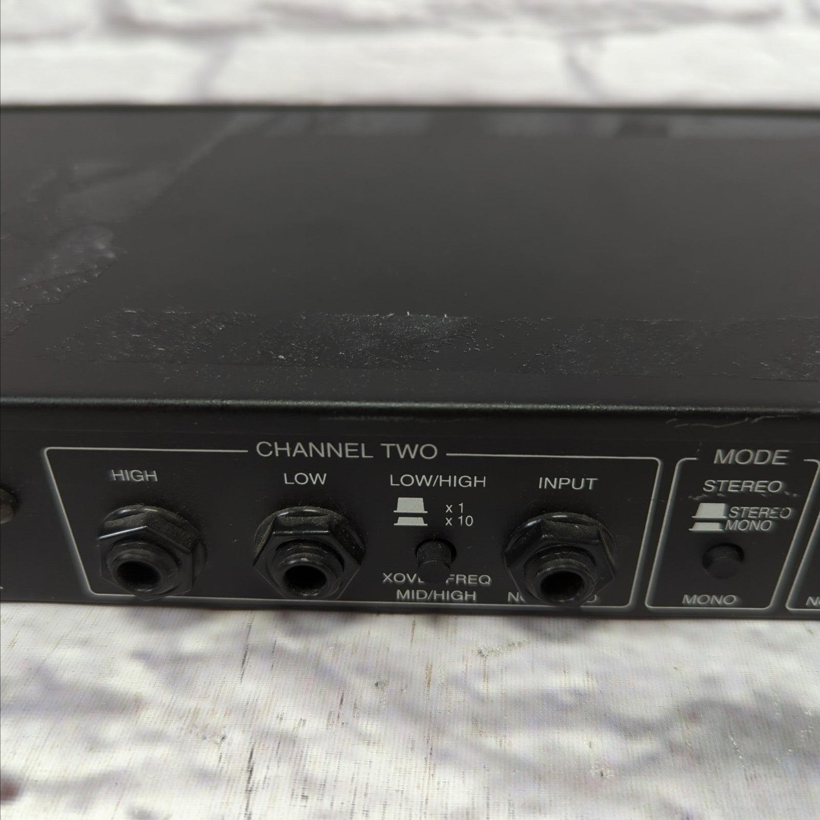 dbx 223 Stereo 2-Way/Mono 3-Way Crossover Rack Unit - Evolution Music