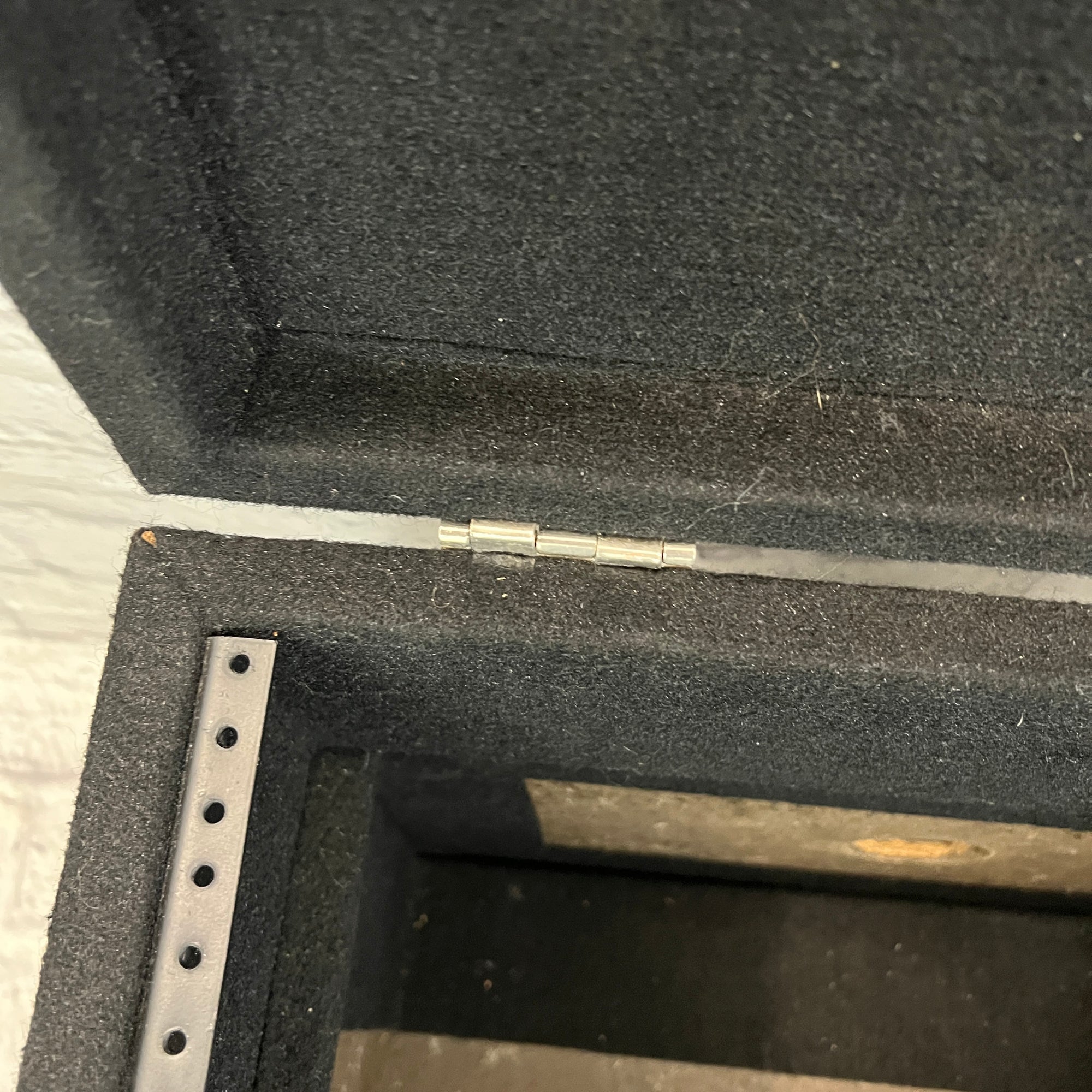 Gemini 6U Front 10U Top DJ / Mixer Black Carpeted Rack Case - Evolution ...