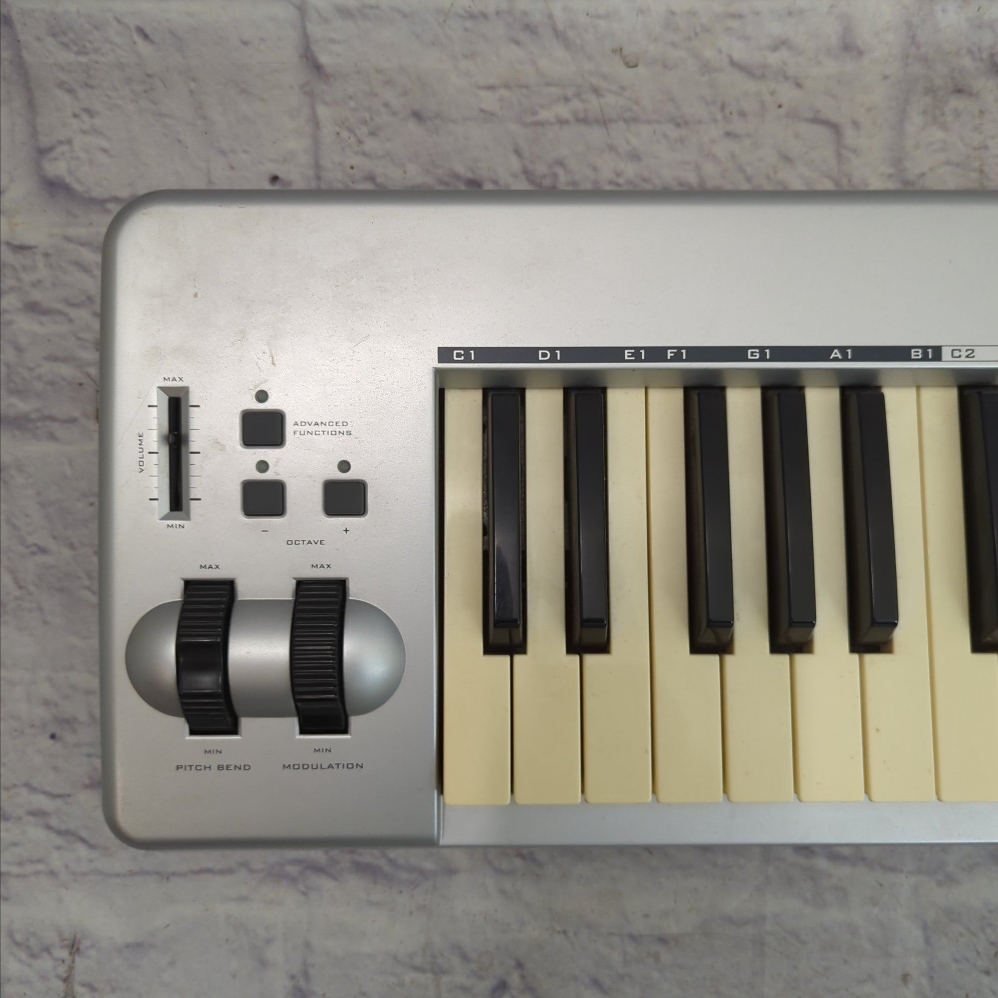 M Audio Keystation 61 es USB Midi Controller - Evolution Music
