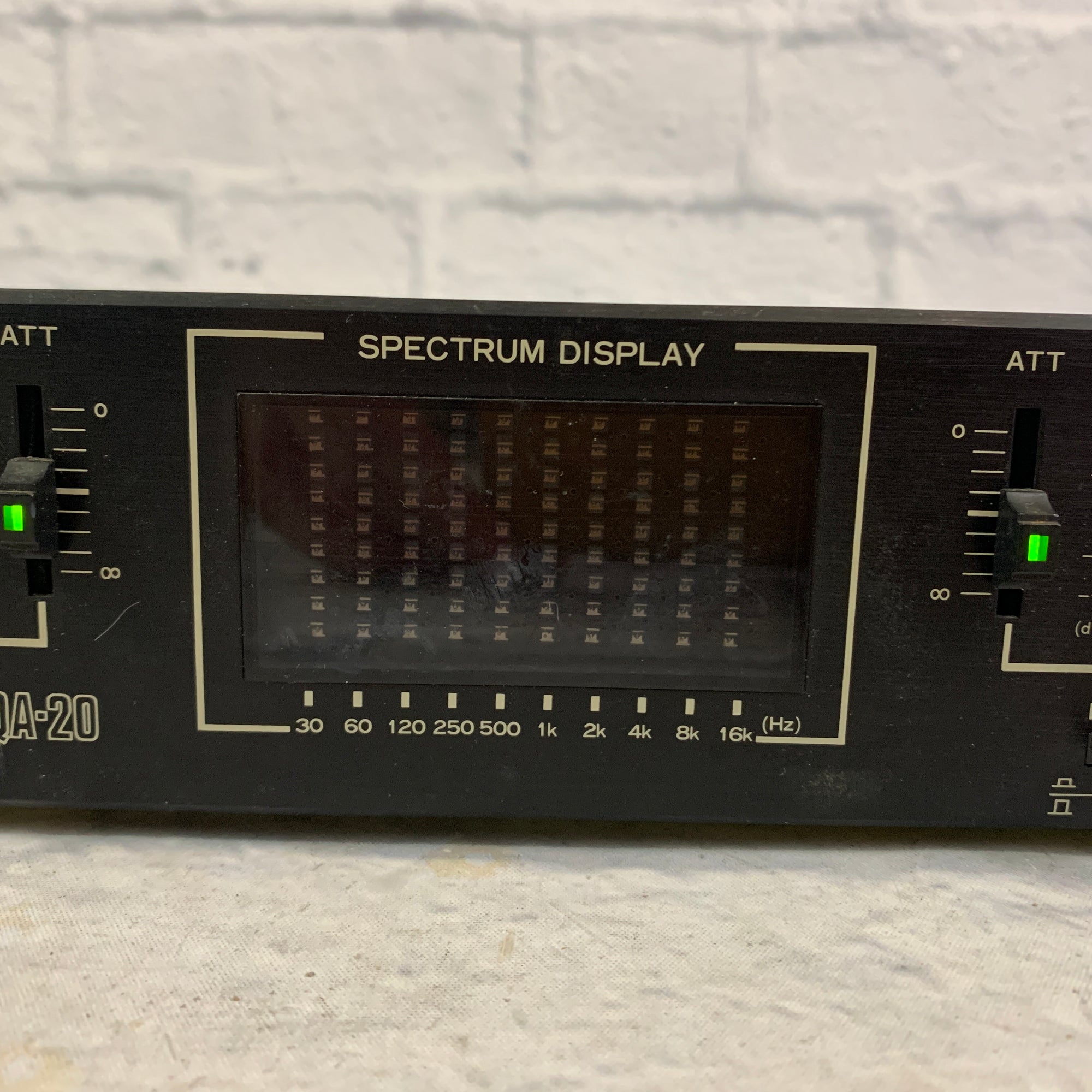 Teac EQA 20 Stereo Graphic Equalizer - Evolution Music Teac EQA 20 Stereo Graphic Equalizer - Evolution Music