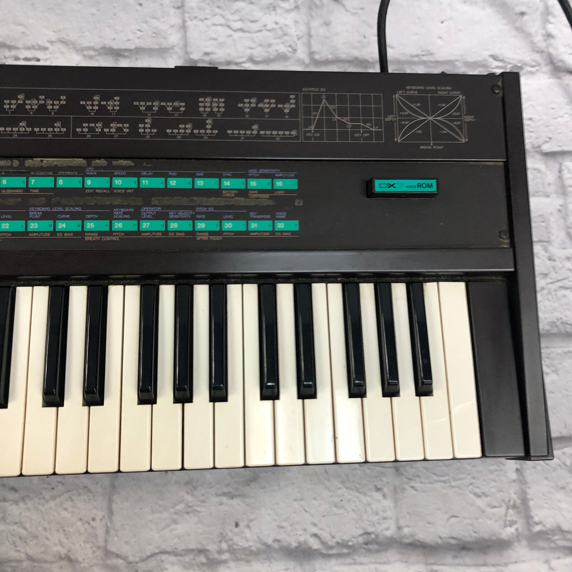 Vintage Yamaha DX7 Digital FM Synthesizer - Evolution Music