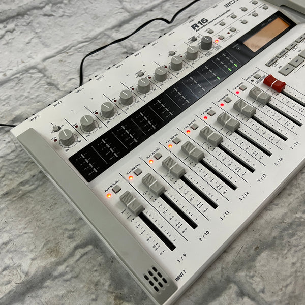 Zoom R16 Recorder : Interface : Controller USB 8-Input Audio Interface ...