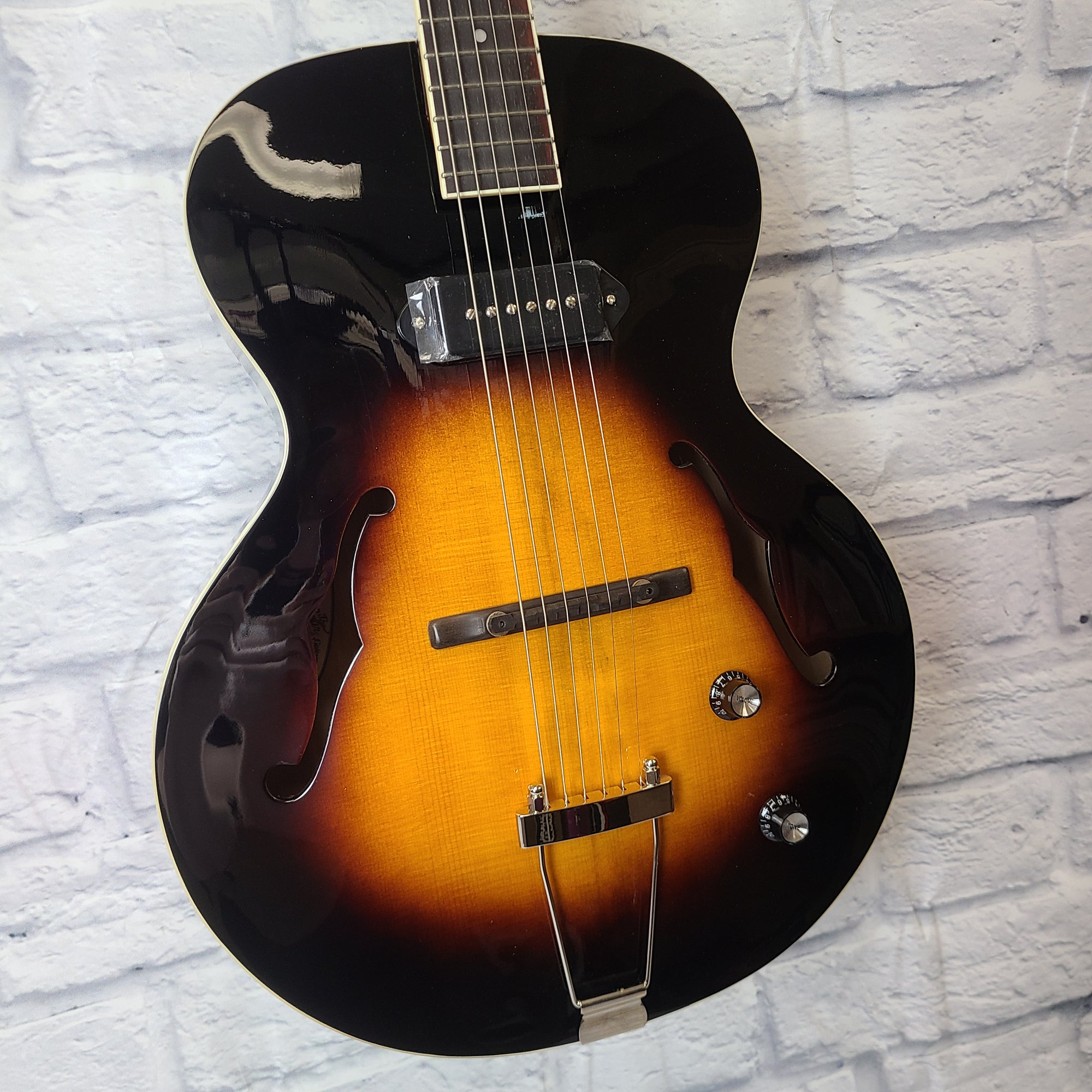 The Loar LH-309-VS Hollowbody Archtop Electric Guitar - Vintage Sunbur ...