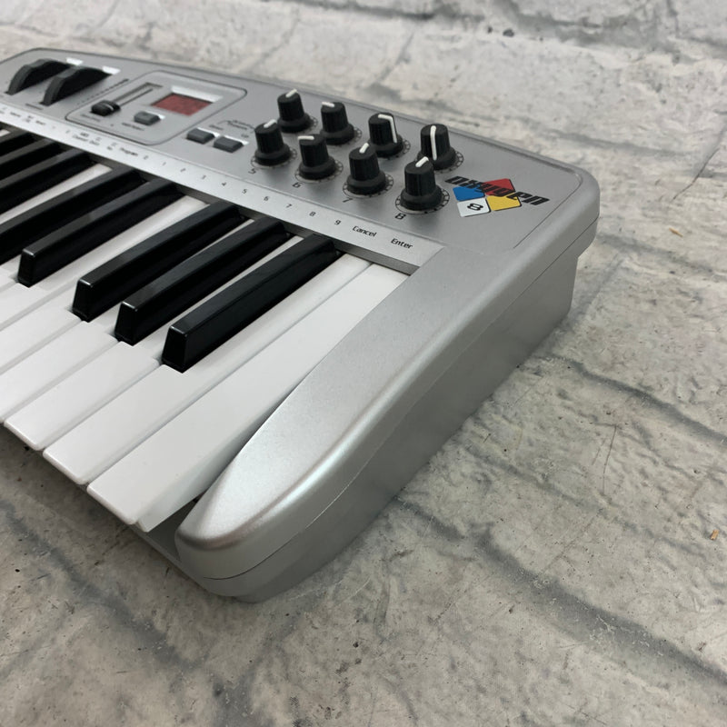 Midiman Oxygen 8 Midi Keyboard - Evolution Music