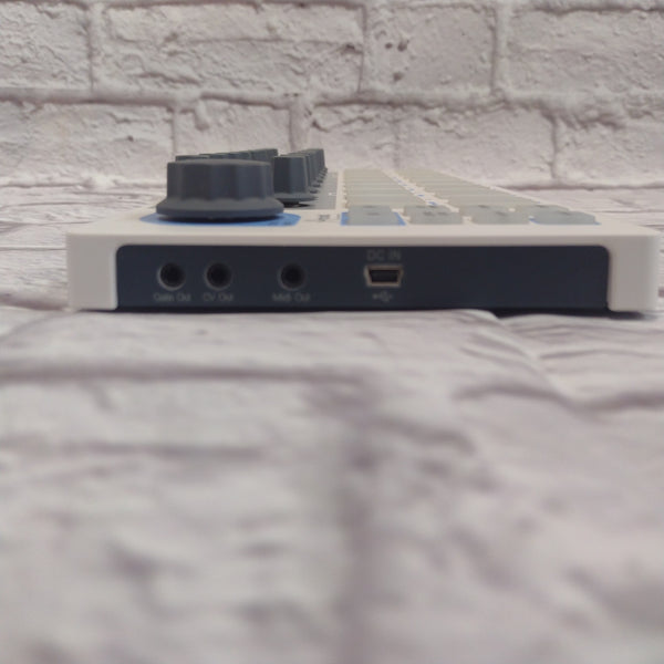 Arturia BeatStep Midi Controller - Evolution Music