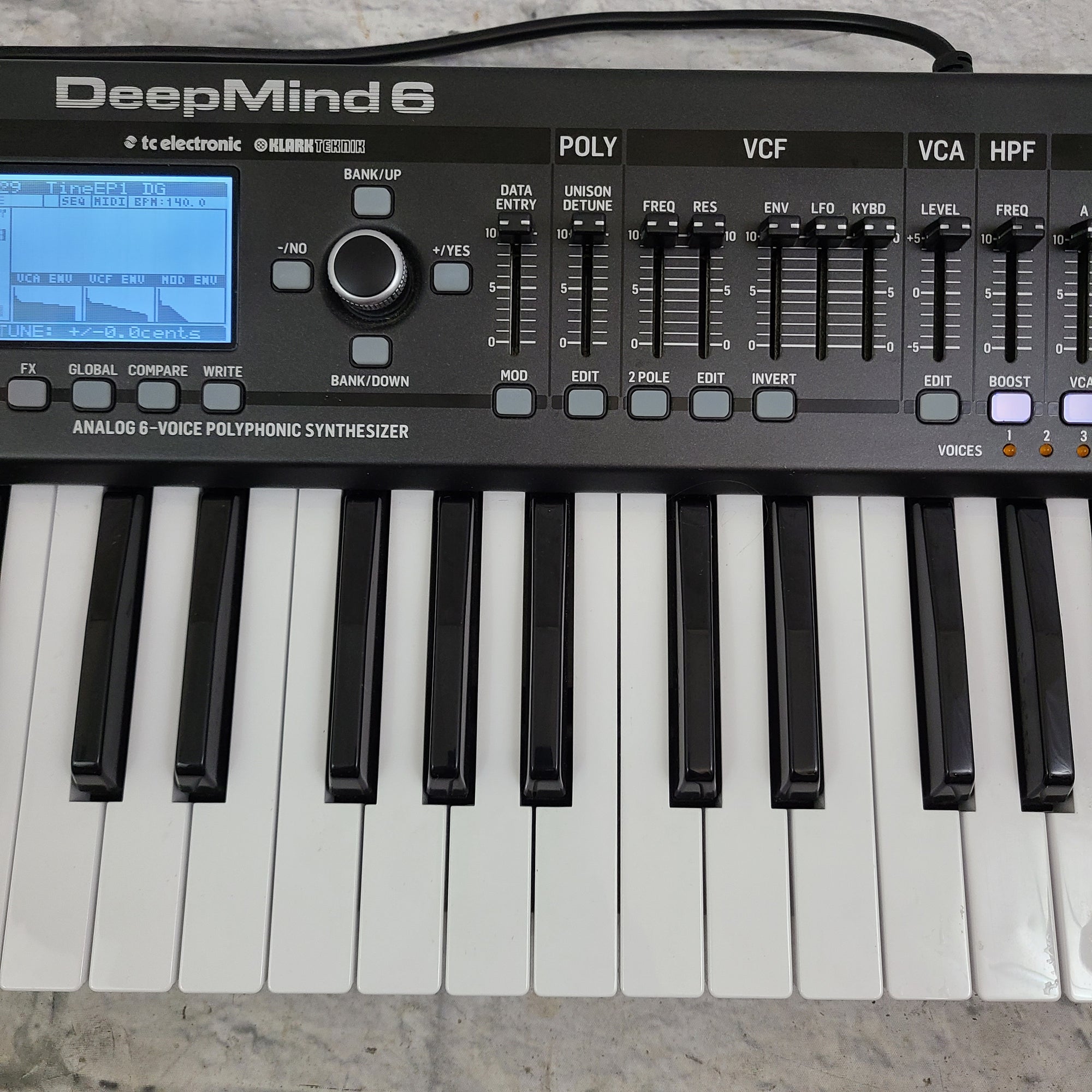 Behringer DeepMind 6 Analog Synth - Evolution Music
