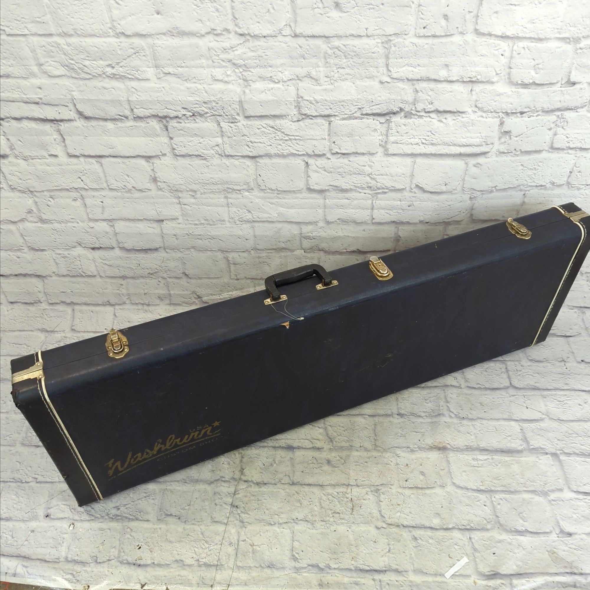 Washburn Custom Shop Bass Hard Case - Evolution Music