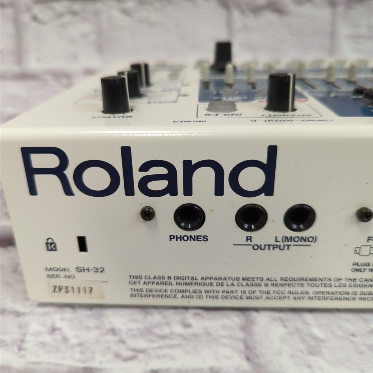 Roland SH-32 Desktop Synthesizer - Evolution Music