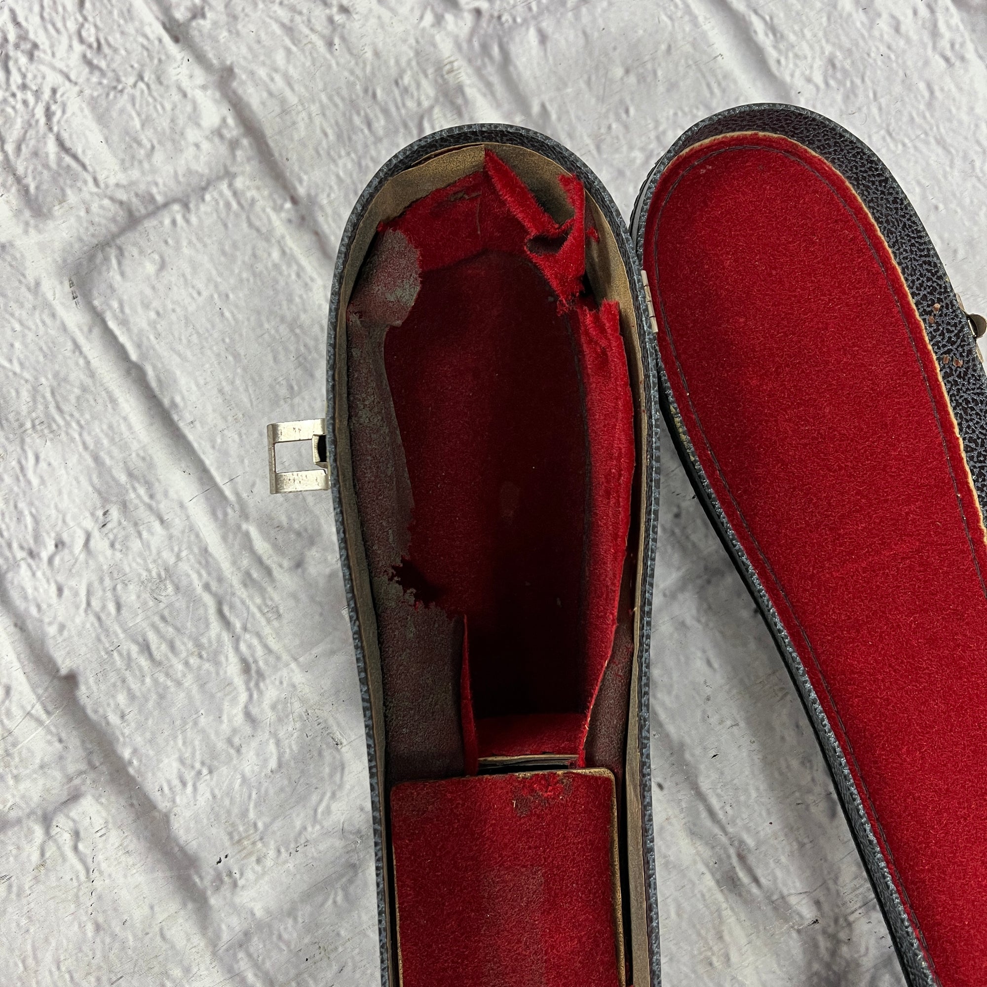 Acoustic Chipboard Case with Red Interior - Evolution Music