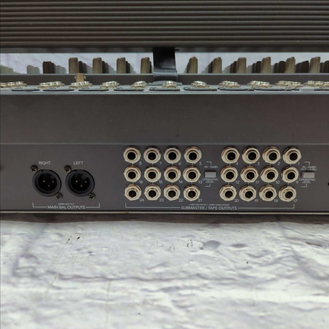 Mackie 24.8 24-Channel 8-Bus Mixing Console w/ Meter Bridge - Evolution ...