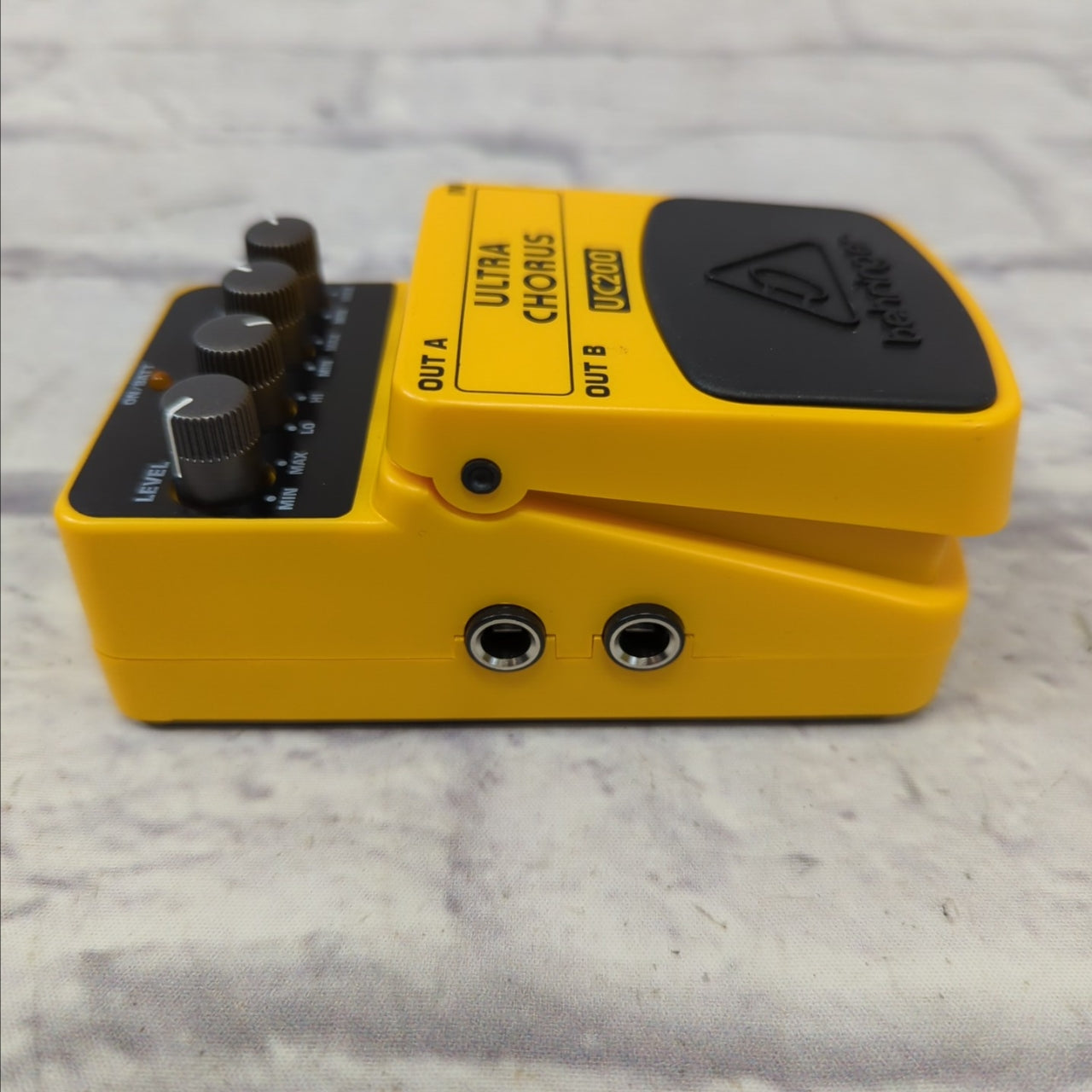 Behringer UC200 Ultra Chorus - Evolution Music