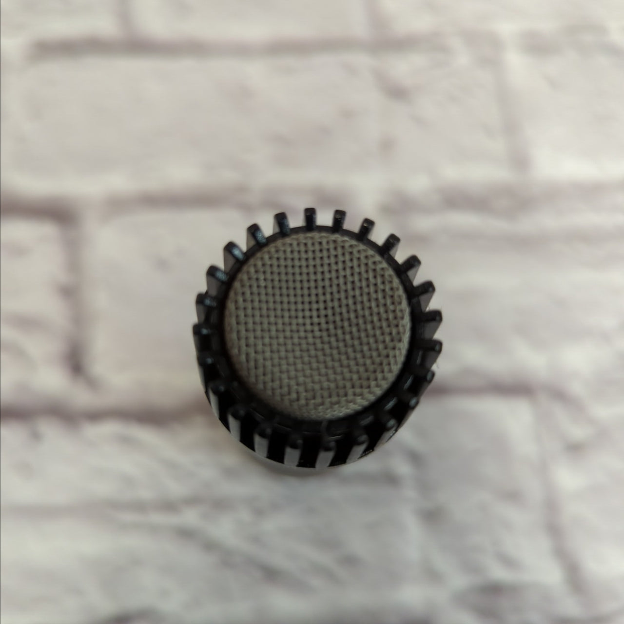 Shure SM57 w/ Box Microphone - Evolution Music