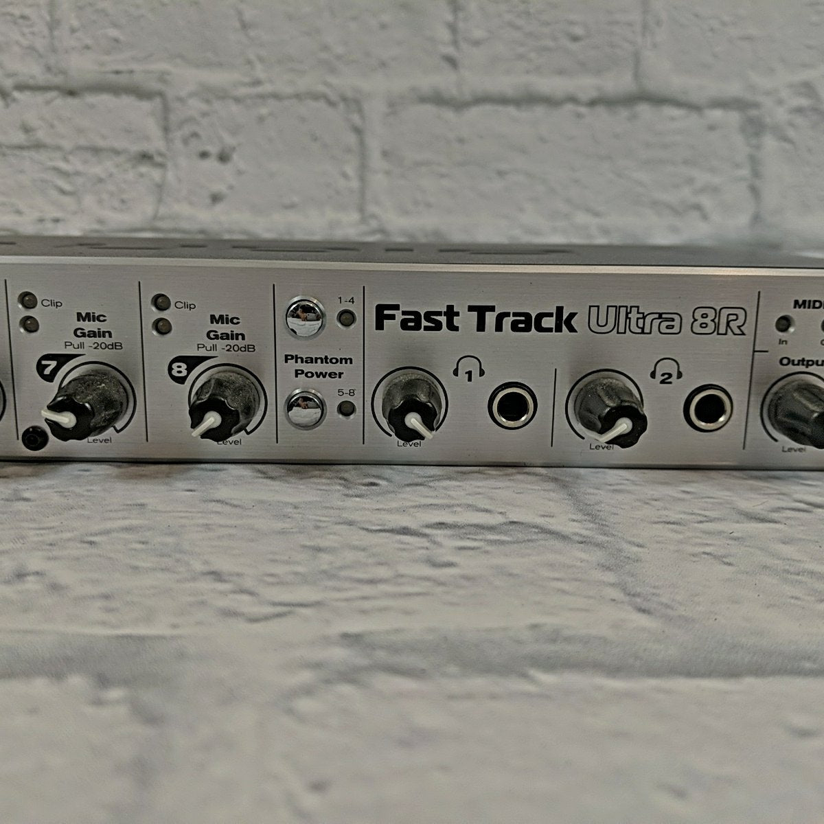 M-Audio Fast Track Ultra 8R Interface - Evolution Music