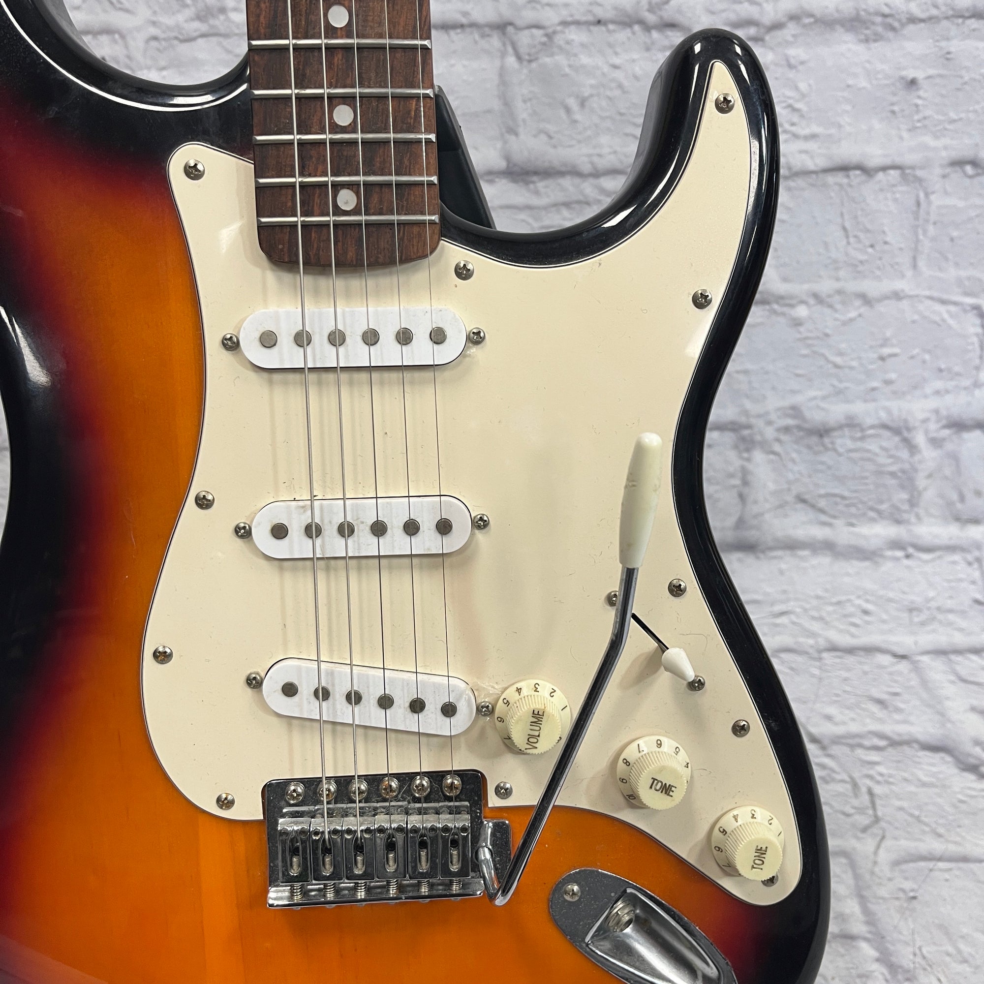 Fender Starcaster Sunburst Solid Body Electric Guitar - Evolution Music