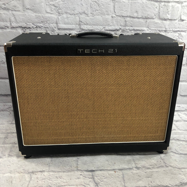 Tech 21 Trademark 120 with 6 Button Footswitch and Cover - Evolution Music
