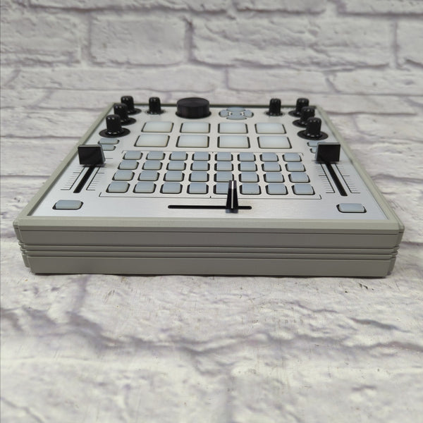 Livid Instruments Electrix Tweaker Universal MIDI Controller Pad ...