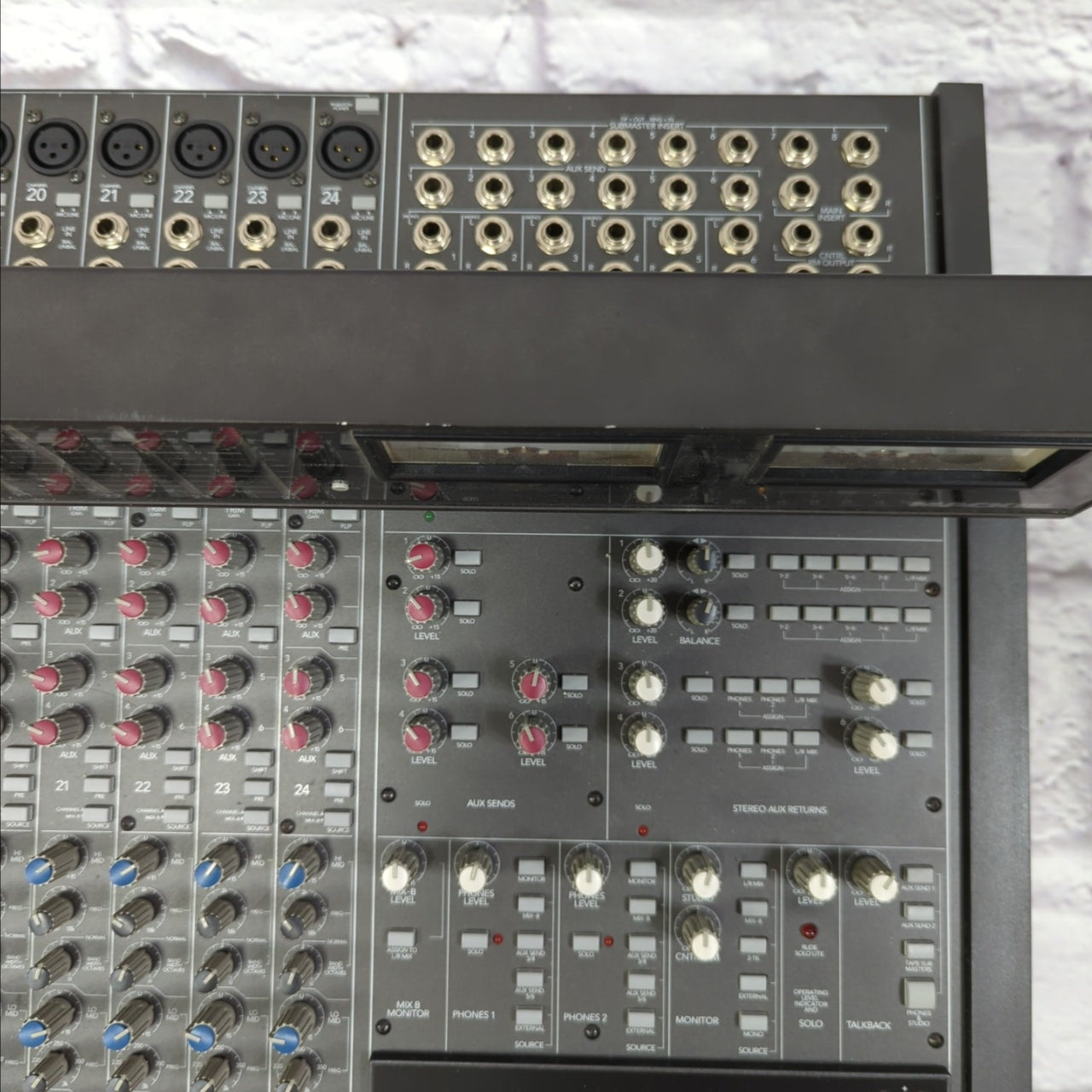 Mackie 24.8 24-Channel 8-Bus Mixing Console w/ Meter Bridge - Evolution ...