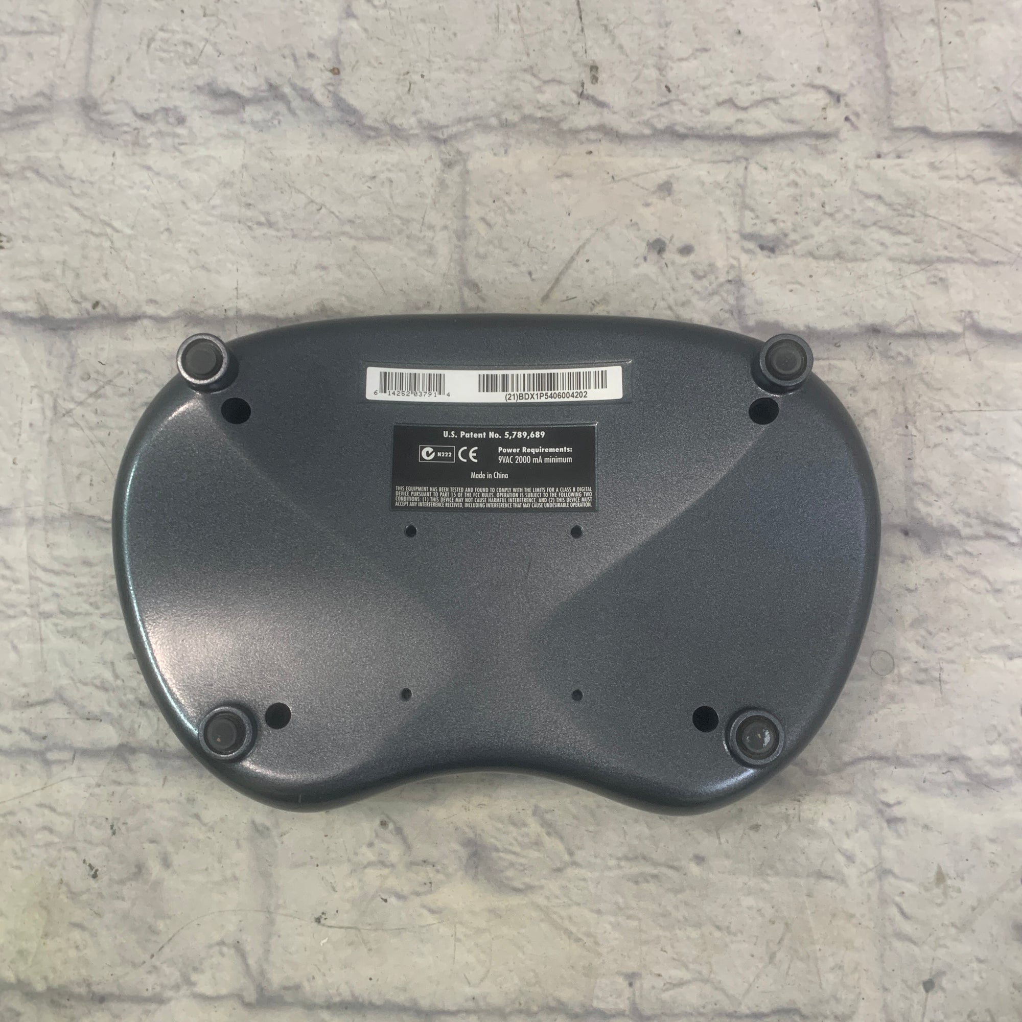 Line 6 Bass POD xt Multi-Effect and Amp Modeler 2000s - Black w/ Power ...