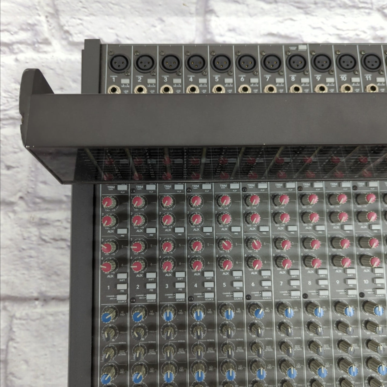 Mackie 24.8 24-Channel 8-Bus Mixing Console w/ Meter Bridge - Evolution ...