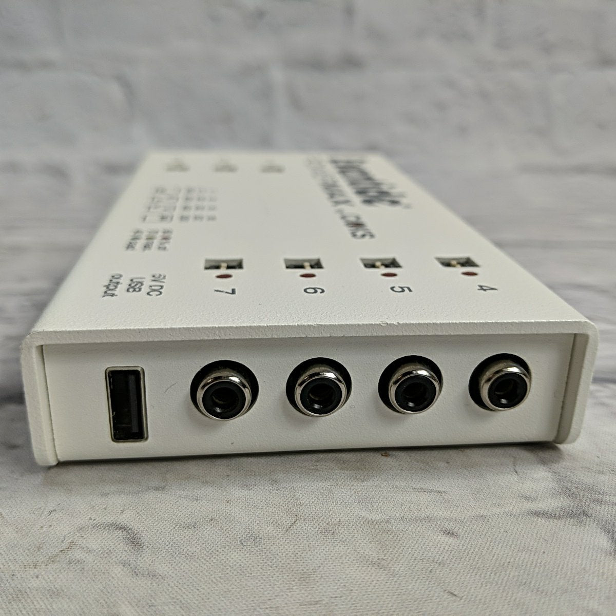 Temple Pedalboard with Eventide CIOKS Power Supply & LED Strip ...