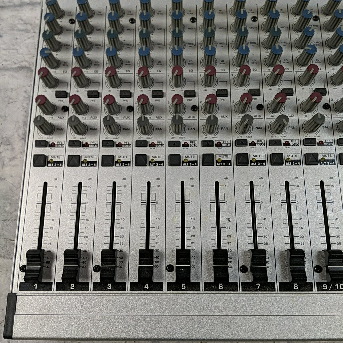 Behringer MX2004A 20 Channel Mixer with Rack Ears - Evolution Music