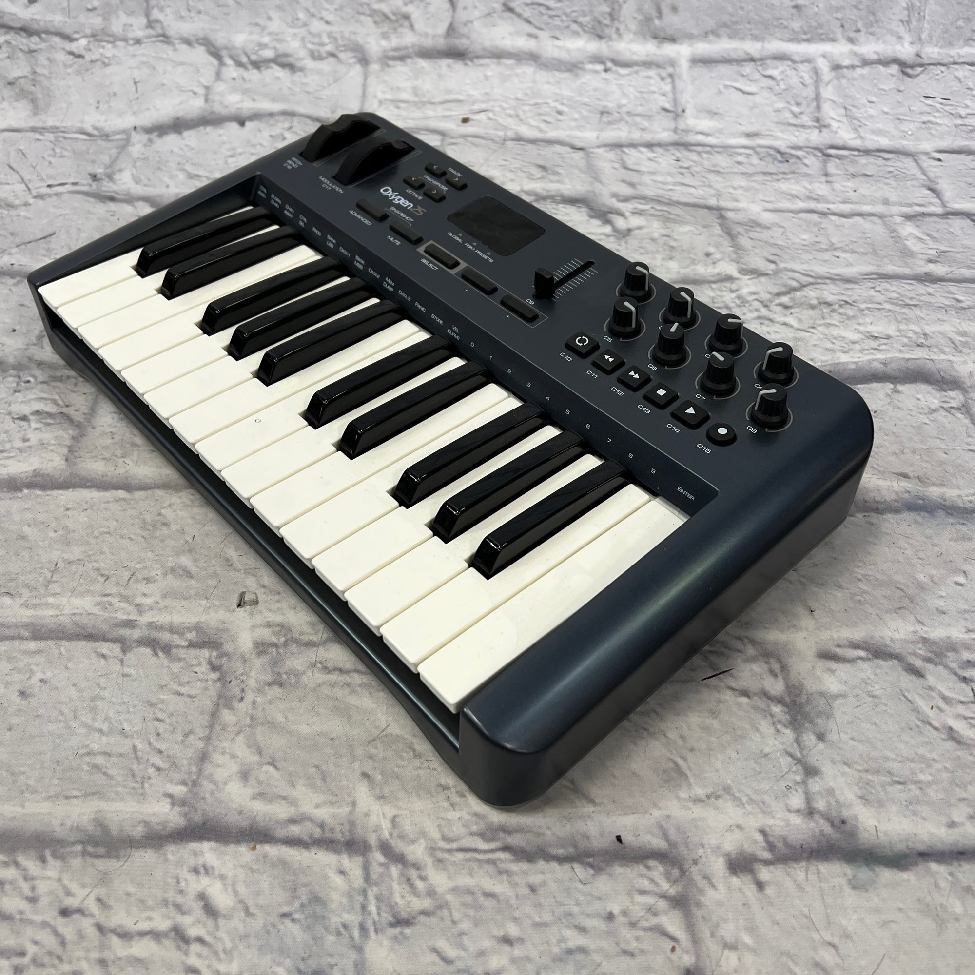 M Audio Oxygen 25 USB Midi Controller - Evolution Music