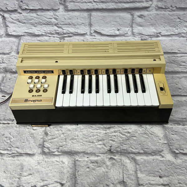 Magnus Model 7000 Chord Organ - Evolution Music