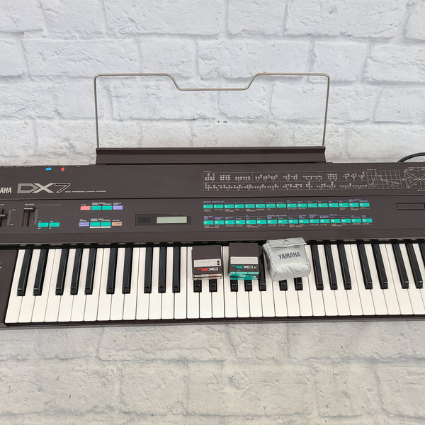 Yamaha DX7 Digital Programmable Algorithm Synthesizer w/ RAM carts & B ...