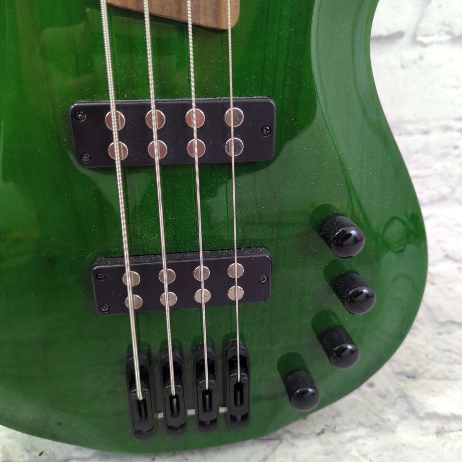 Xaviere DLX Bass Active Preamp, Carved Body, Transparent Green 4 Strin ...